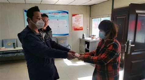2万元“救命钱”遗落公交，武汉公交人迅速将其归还失主付女士现金背包