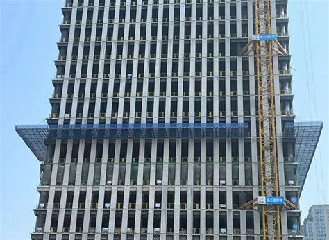 【看现场·展亮点】超高层建筑新型水平悬挑防护棚施工技术 武汉建筑协会