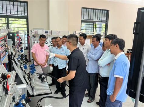 Dolang Engineers Provide Training Service To Cambodian Teachers Based On Our Training Equipment