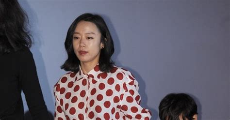 T포토 전도연 변치 않은 슬림 몸매집으로 가는 길