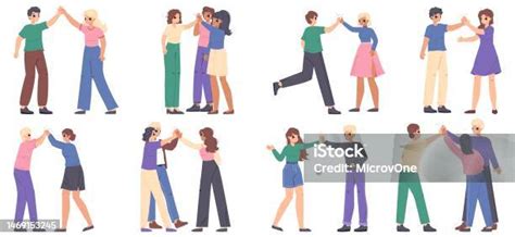 하이 파이브 친구 동료 또는 친구 젊은 만화 십대들이 손뼉을 치며 인사합니다 응원과 인사 회의에 5 명 아늑하게 행복한 벡터 캐릭터 만화에 대한 스톡 벡터 아트 및 기타