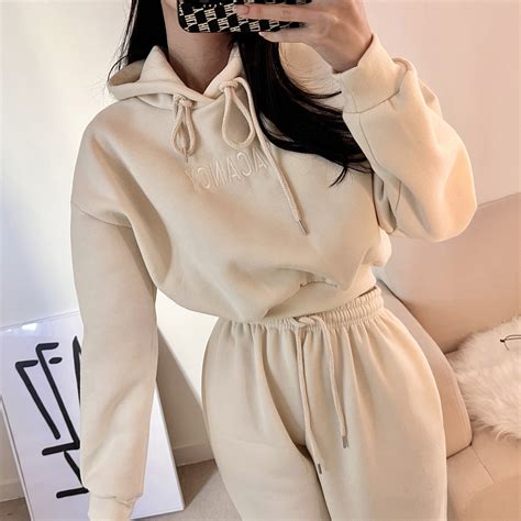 홀리 따뜻기모꾸안꾸강추 이컨 자수 크롭후드조거팬츠 Set 기모트레이닝 겨울트레이닝 기모투피스