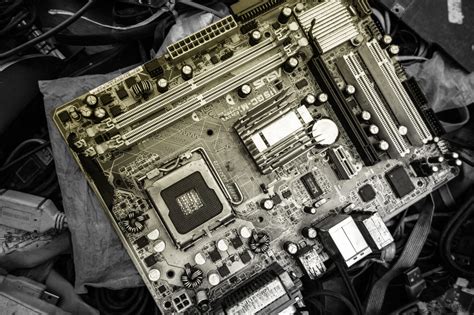 The 2 Types Of Hardware Architectures For Efficient Training And