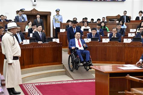 УИХ ын ес дэх сонгуулиар шинээр сонгогдсон гишүүд тангараг өргөлөө