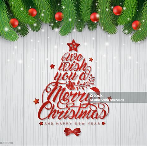 메리 크리스마스와 새해 복 많이 받으세요 타이포그래피 산타스 모자 크리스마스 트리 반짝이는 공 별을 걸고 리본과 전단지 포스터 웹 배너 및 카드 벡터 일러스트 레이 션을위한