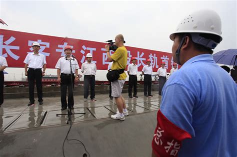沪昆客专江西段轨道工程首组长轨开铺 公司要闻 中国中铁四局集团第五工程有限公司全国文明单位全国用户满意施工企业全国优秀施工企业