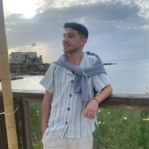 Omer Dahan Omerdahan • Threads Say More