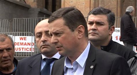 დიმიტრი ლორთქიფანიძე პოლიტპატიმრების აქციაზე მივიდა 12 04 2014 Youtube