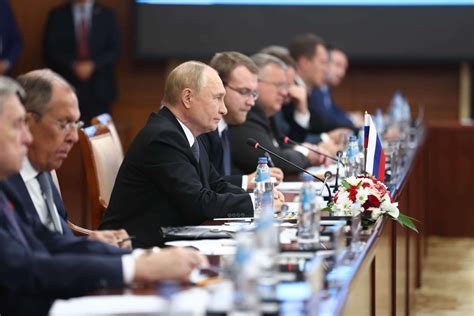 Монгол Улсын Ерөнхийлөгч У Хүрэлсүх ОХУ ын Ерөнхийлөгч В В Путин нар хэлэлцээ хийв