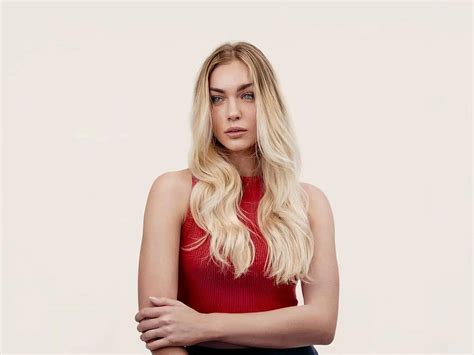 20 Hairstyles For Long Blonde Hair Hairstyles Haircuts 20 Feather Cut