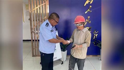 农民工不会操作atm机，弄丢孩子7000元学费凤凰网视频凤凰网