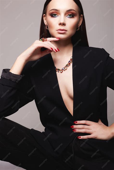 Premium Photo Fashion Portrait Of Beautiful Sexy Woman In Jewelry
