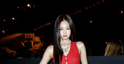 ‘인간 샤넬 ‘코코 제니 2022 봄여름 샤넬 컬렉션 장식한 제니 블랙핑크 샤넬 별