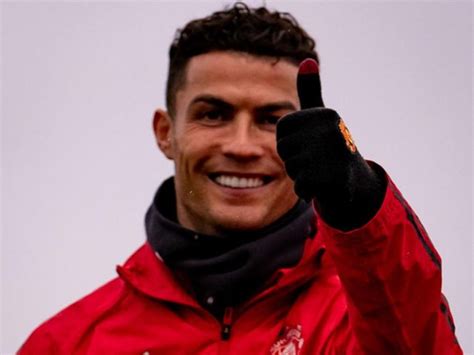 النجم البرتغالي كريستيانو رونالدو يؤكد تواجده في أولد ترافورد لمواجهة