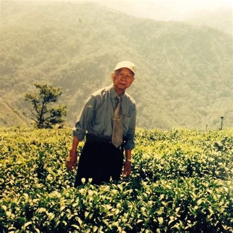 我想外公如果知道現在有一些年輕茶人製茶師即便為數不多慢慢走回傳統路線他會非常高興 畢竟那是台灣茶早期原本的模樣 當年北文山