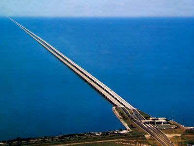 Lake Pontchartrain Causeway Louisiana Us Consists Of Two Parallel