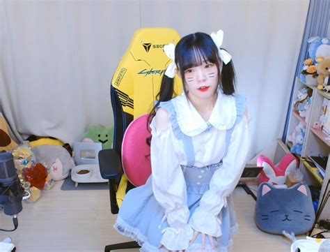 어려보이는 서새봄 치지직 에펨코리아