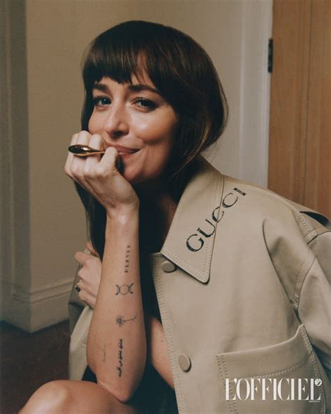 تتوی فارسی یکی از بازیگران زن معروف هالیوود عکس طرفداری