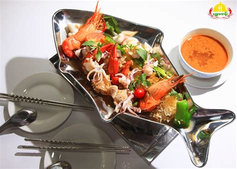 စိတ်မကြည်တဲ့ Monday ကို 🔥 ချဉ်ချဉ်စပ်စပ် ပင်လယ်စာတွေစားရင်း ကျော်ဖြတ်မယ် ♨️ တနင်္လာနေ့တိုင်း