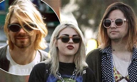 Ќерката на Курт Кобејн се омажи за копија на нејзиниот татко Popara Mk