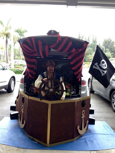 Pirate Ship Trunk O Treat Halloween Diy Cardboard Dulces Halloween Pirate Halloween Theme