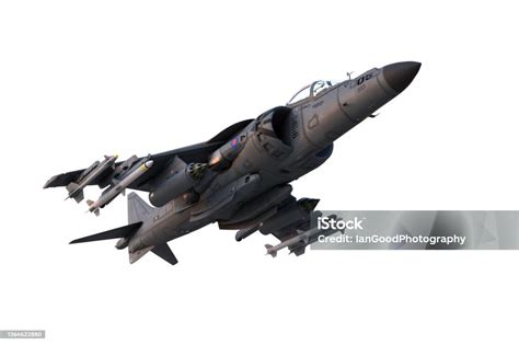 흰색 배경에 고립 된 비행에서 미사일로 무장 한 회색 군용 제트 전투기의 3d 그림 미사일에 대한 스톡 사진 및 기타 이미지 미사일 전투기 흰색 배경 Istock