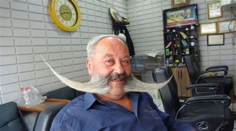 Pala Dayının Bıyıklarını Kesmesi Için 4 Bin Euro Teklif Ettiler