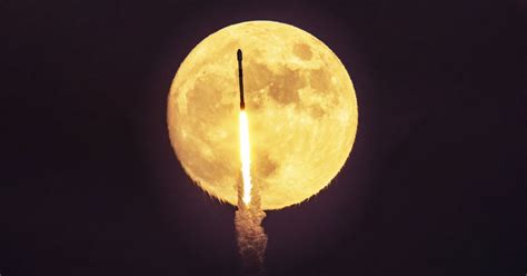 Photographer Captures Spacex Rocket Firing In Front Of Full Moon Petapixel
