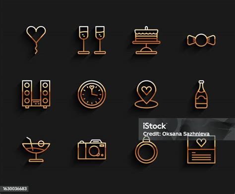 라인 칵테일 사진 카메라 하트 형태의 풍선 다이아몬드 약혼 반지 인사말 카드 시계 샴페인 병 및 아이콘이있는 위치를 설정합니다 벡터 검은색에 대한 스톡 벡터 아트 및 기타