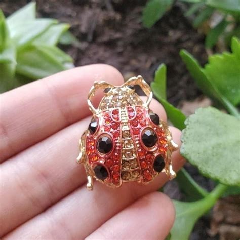 New Adorable Ladybug Brooch Pin Gem