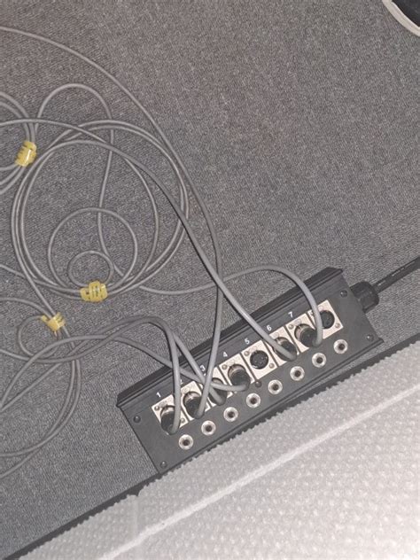 드럼 및 앰프 마이킹 할때 쓰는 이거 이름 좀 알수있을까요 급해요 지식in