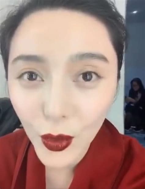 范冰冰拍摄杂志不忘与粉丝互动 红衣红唇气场依然强大新浪图片