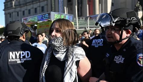 بازداشت فعالان حامی فلسطین در نیویورک موزه بروکلین در کنترل معترضان فیلم