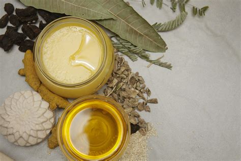 건강 곡물 달래는 대체 의학 대체의학 도라에라 디톡스 민트 민트 잎 병 생강 생강 뿌리 손 스킨케어 식물 식물의 아로마테라피 아름다움 약초