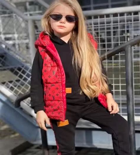 قیمت و خرید سه تیکه پافر و هودی شلوار طرح ال وی دخترانه ترک کد 2478