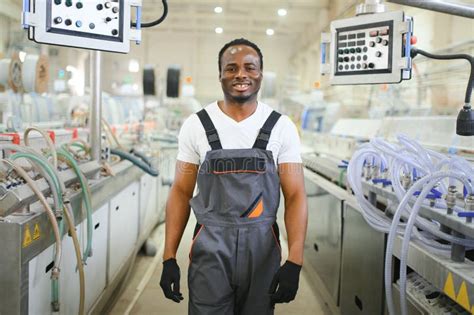 Manual Worker Assembling Pvc Doors And Windows Factory For Aluminum