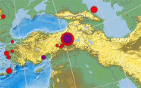ИЗВЪНРЕДНО 5 9 по Рихтер удари Турция има пострадали