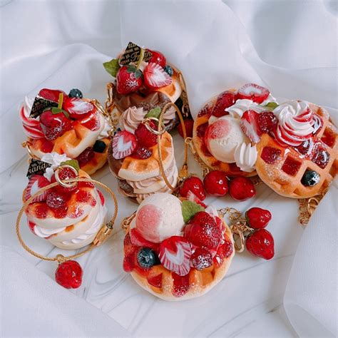 雑｜日本设计匠人手作草莓华夫饼千层酥蛋卷糕芝士挞泡芙包挂件扣 淘宝网