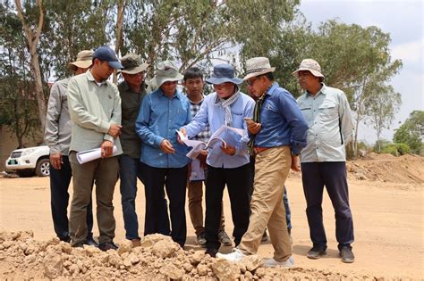 ឯកឧត្តម ប៊ុន ហ៊ាន រដ្ឋលេខាធិការ ចុះពិនិត្យការងារជួសជុលប្រព័ន្ធធារាសាស្ត្រទំនប់អាងទឹកតាសាល