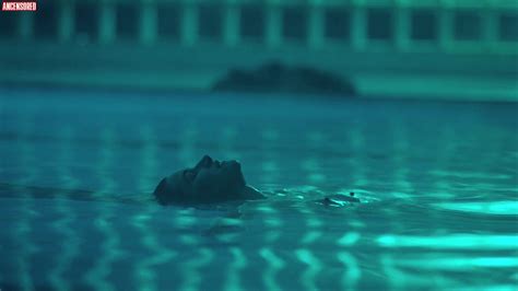 Голая Кэтрин Хан в Mrs Fletcher