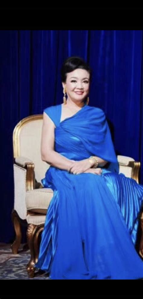 张兰与好友聚餐庆生 戴珍珠项链耳环显贵气 搜狐大视野 搜狐新闻