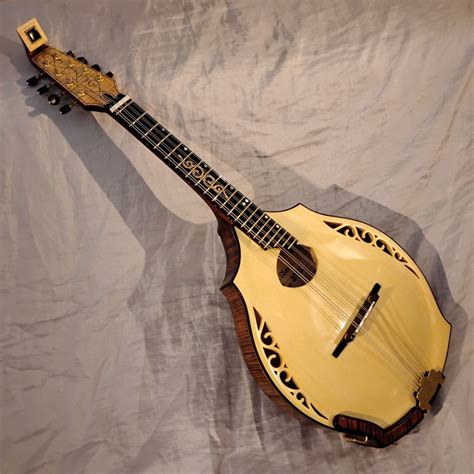 2025 Carved Top Mandola — Y Stern String Instruments