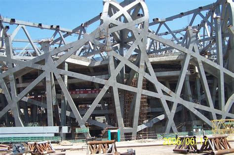 当代建筑奇观鸟巢巨型钢铁屋顶靠它撑起 知乎