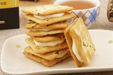 承傳50年台北糕餅老店年節送禮首選凱樂烘培超人氣伴手禮系列第一名手工牛軋糖超人氣手工牛軋餅台灣特產鳳梨酥