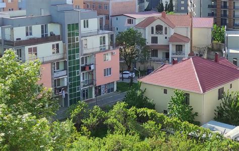 Денис Начав жить в Тбилиси меня всё не устраивало Не хватало коренному москвичу размаха