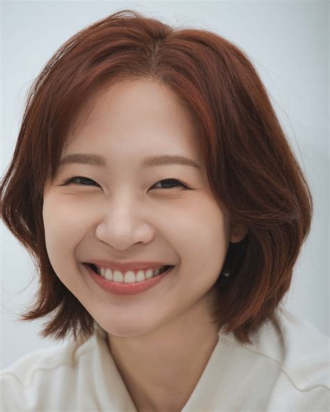 시선을담다 부산배우프로필•배우프로필•부산스튜디오•서면스튜디오•전문직프로필•연주자프로필 나 다우면서 한 끗 차이로 더 예쁜 프로필 딱딱하지 않고 자연스러운 사진이 맘에