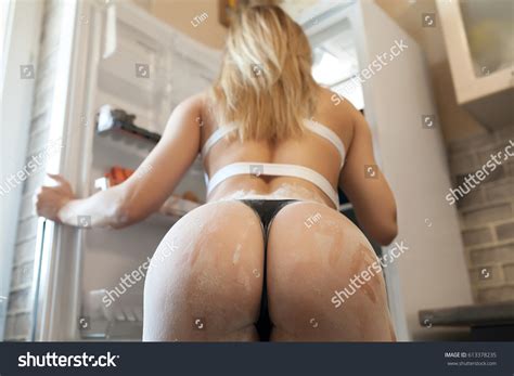 Woman Searching Food Fridge Showing Her库存照片613378235 Shutterstock
