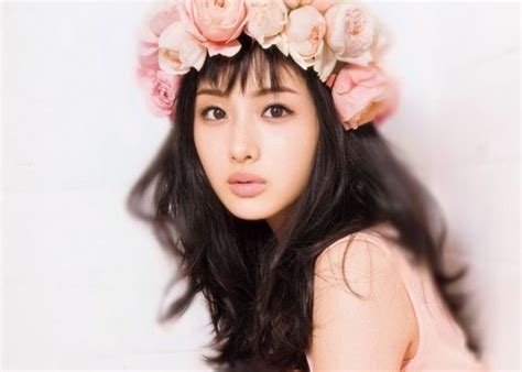ダサいのは嫌花冠をのせた可愛いブライダルヘアカタログ marry マリー
