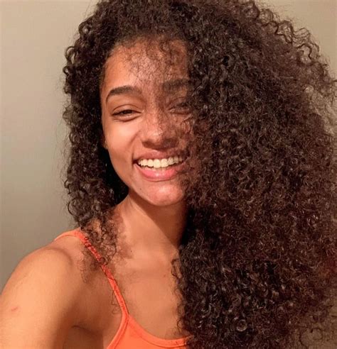 Young Actress And Model Ísis Freitas Dies At 22