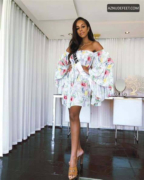 Danielle Grant Feet Aznudefeet